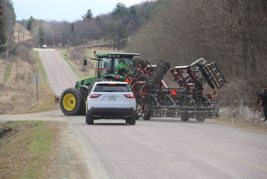 Farmers and Motorists Work Together to Keep Roads Safe | Rural Mutual