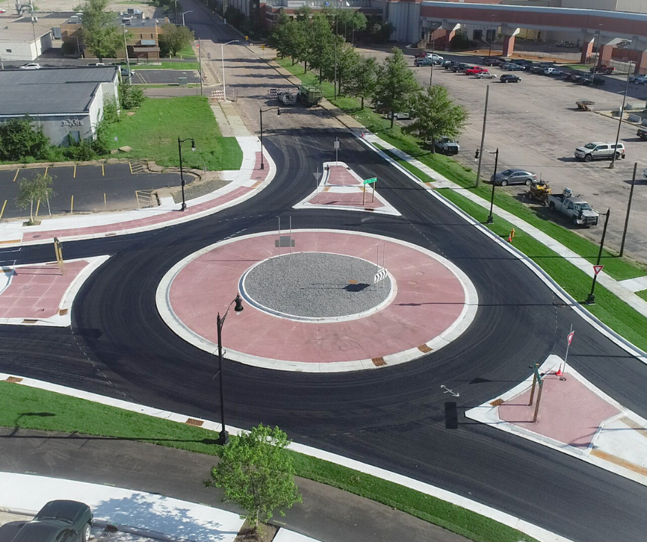 How to drive in a roundabout